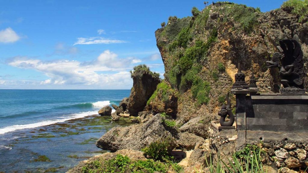 Feel Bali Nuance in Ngobaran Beach Temple - Yogyakarta Tourism Portal
