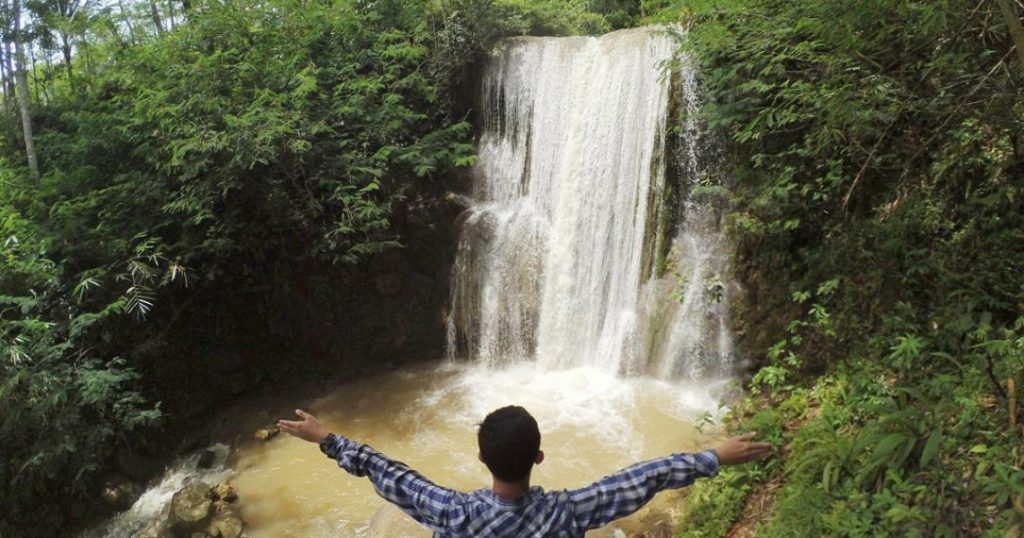 Enjoying the Magnificent Waterfall of Grojogan Sewu Kulon Progo ...