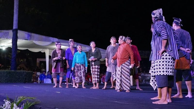 Pementasan Kethoprak Kolaborasi “Crah Agawe Bubrah, Rukun Agawe Santosa ...