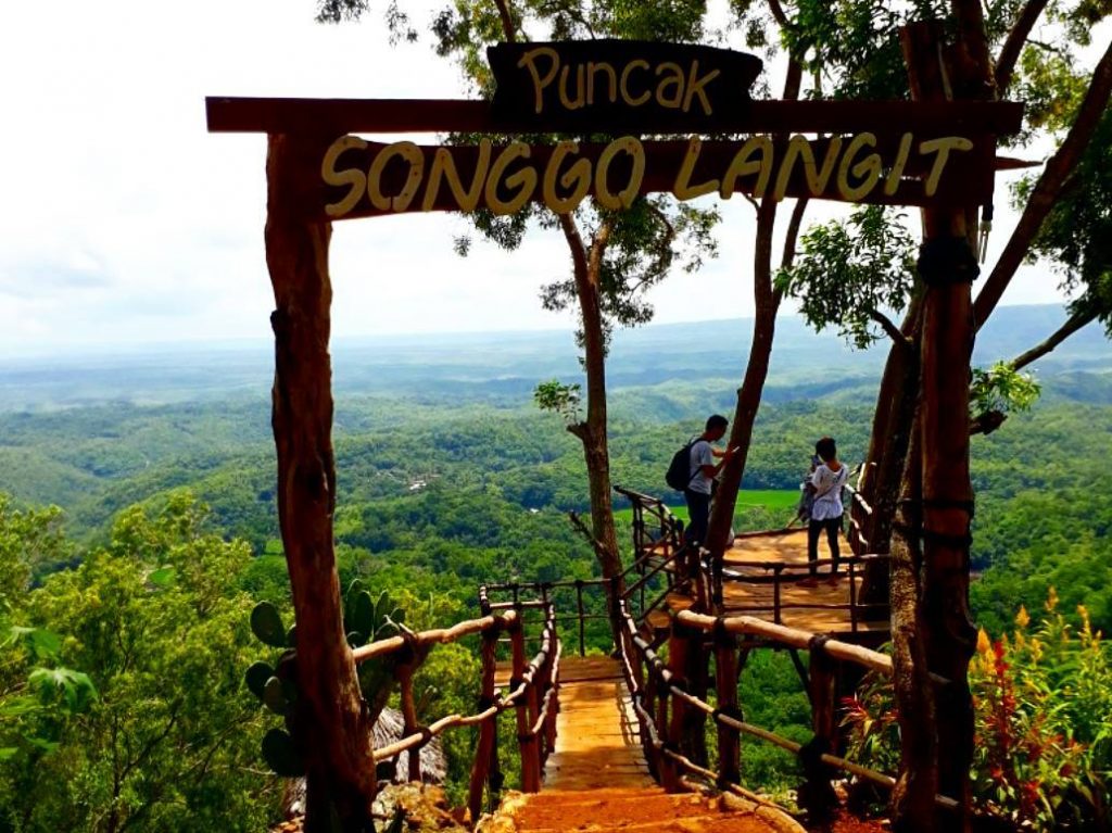 Puncak Songgo Langit (Songgo Langit Peak) - Dinas Pariwisata Daerah ...